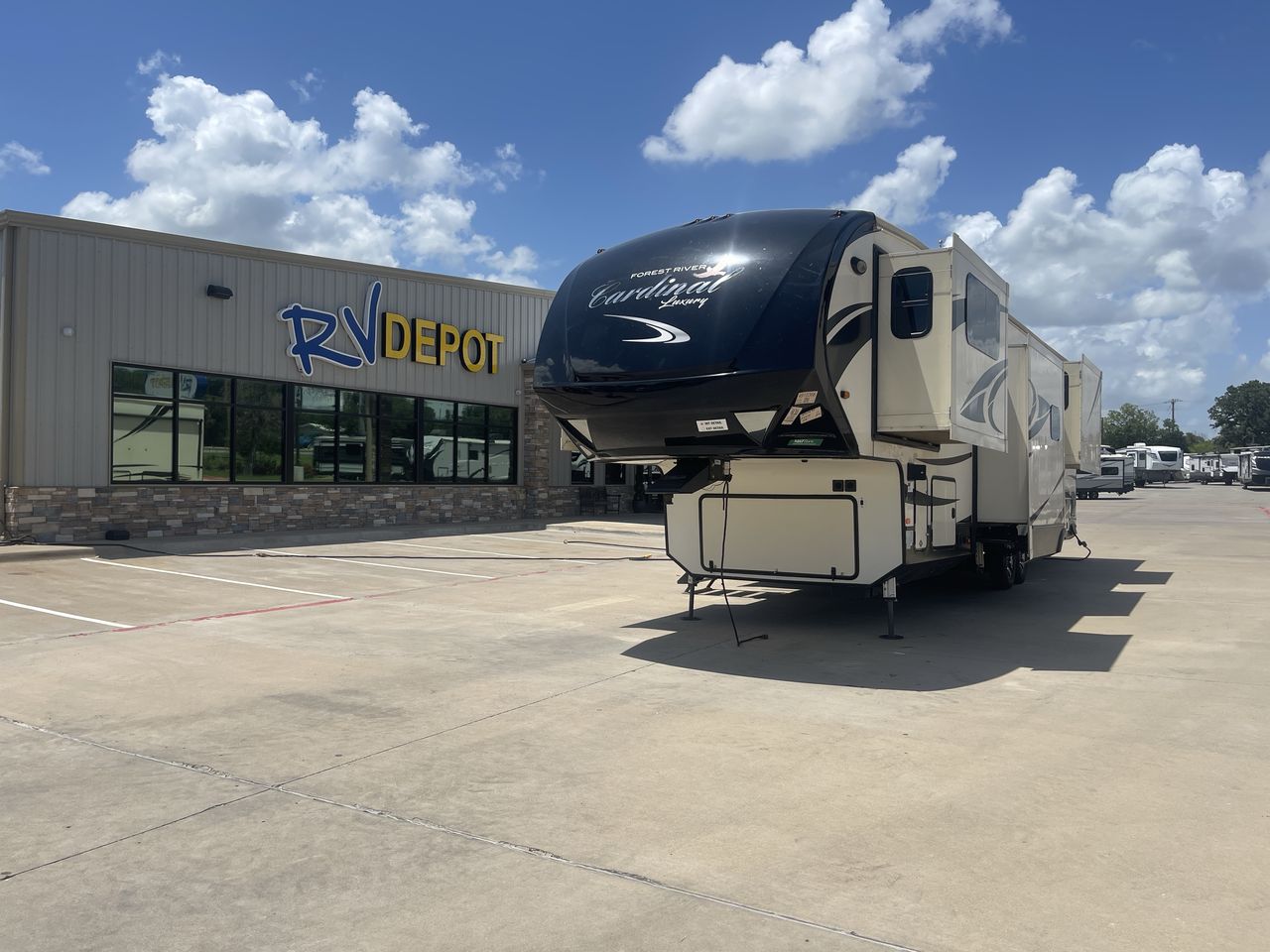 2020 Forest River Cardinal – 5 Slide Luxury Fifth Wheel RV